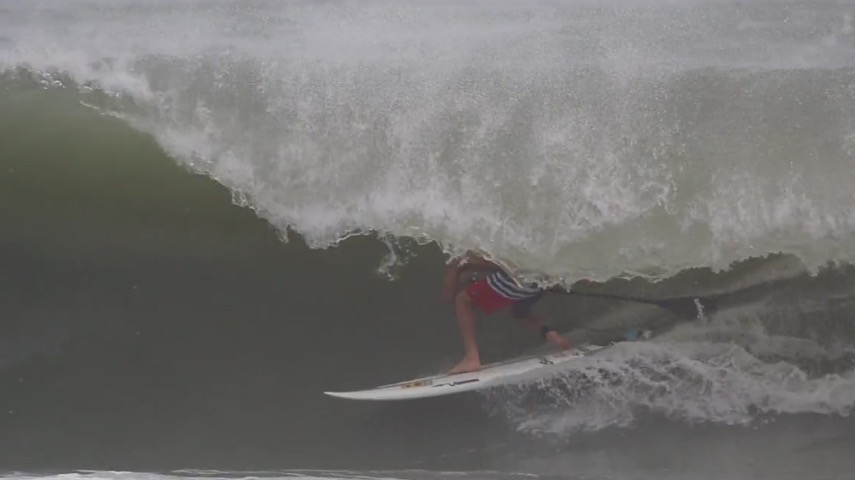 Mo Freitas gets covered up in Panama - SUPboarder Magazine