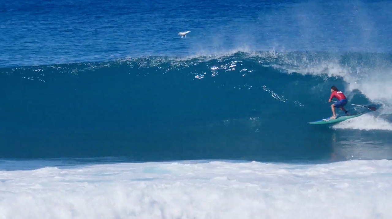 Backdoor barrels with Mo - SUPboarder Magazine