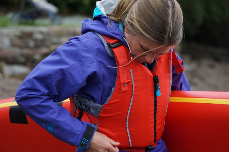Should I wear a PFD when paddleboarding? / SUPboarder's Palm PFD guide ...